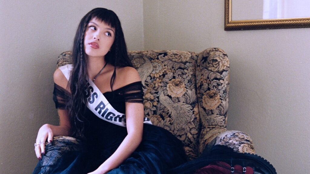 Olivia Rodrigo promuje wersję deluxe „Guts” piosenką z St. Vincent ...