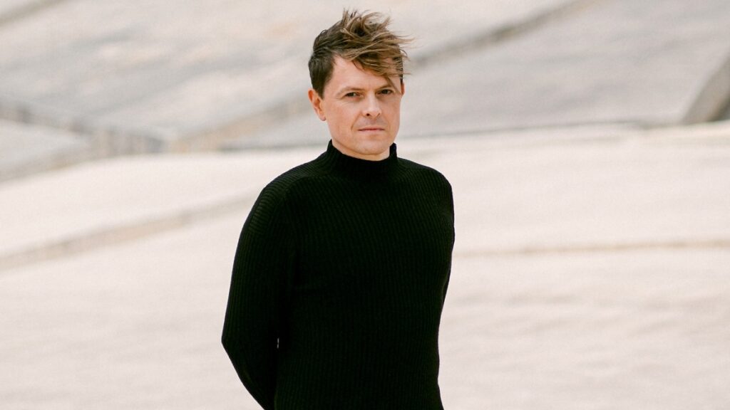 Michael Patrick Kelly zapowiada album nowym singlem. Posłuchaj! | Teraz ...