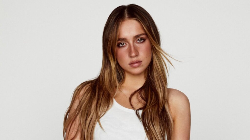 Tate McRae zdradza, jak poradziła sobie z wyciekiem swojego albumu do ...